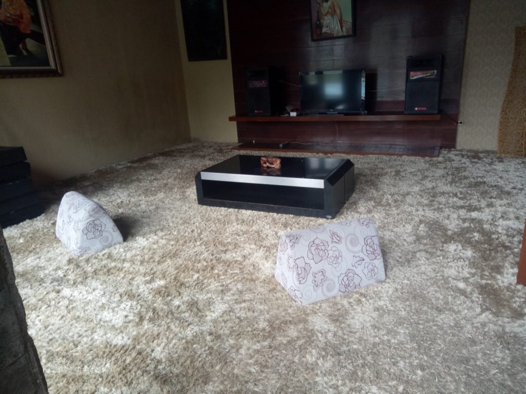 Villa Agus 5, sewa villa di puncak ada kolam renang, billiard & karaoke ...